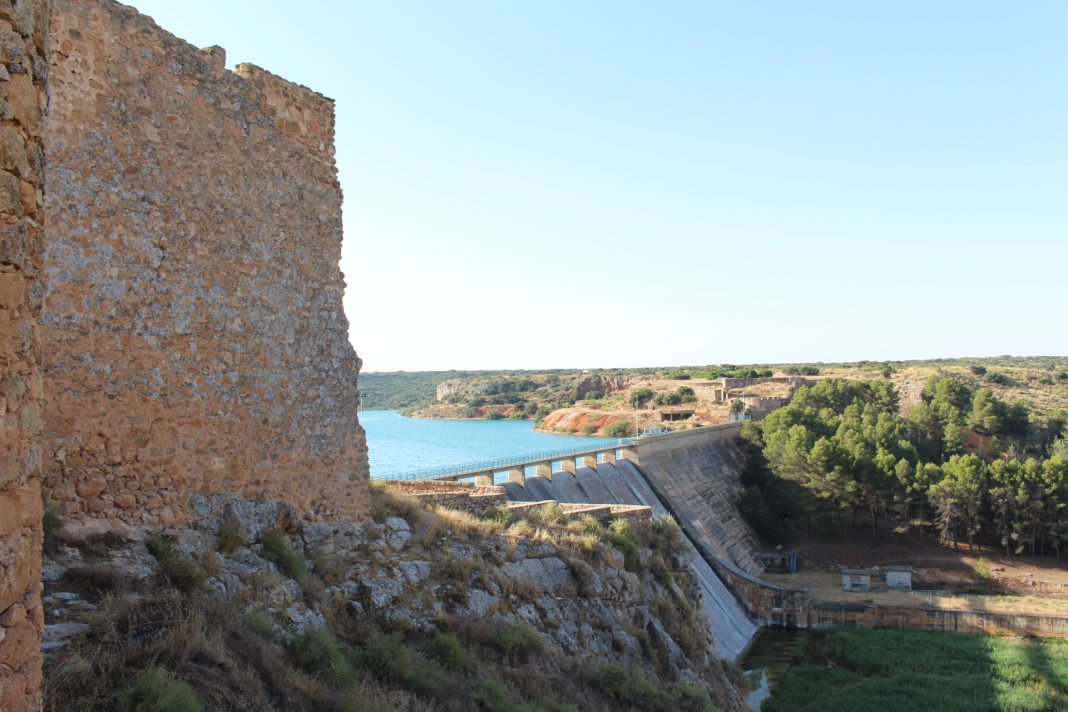 Historia y leyenda en las almenas del Castillo-Santuario de Peñarroya ...